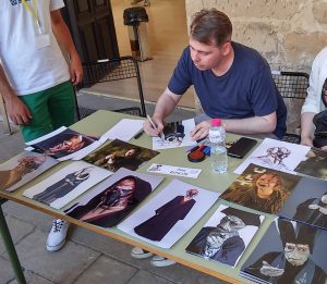 Alan Ruscoe: "El actor de las mil máscaras" - Revista Esfinge